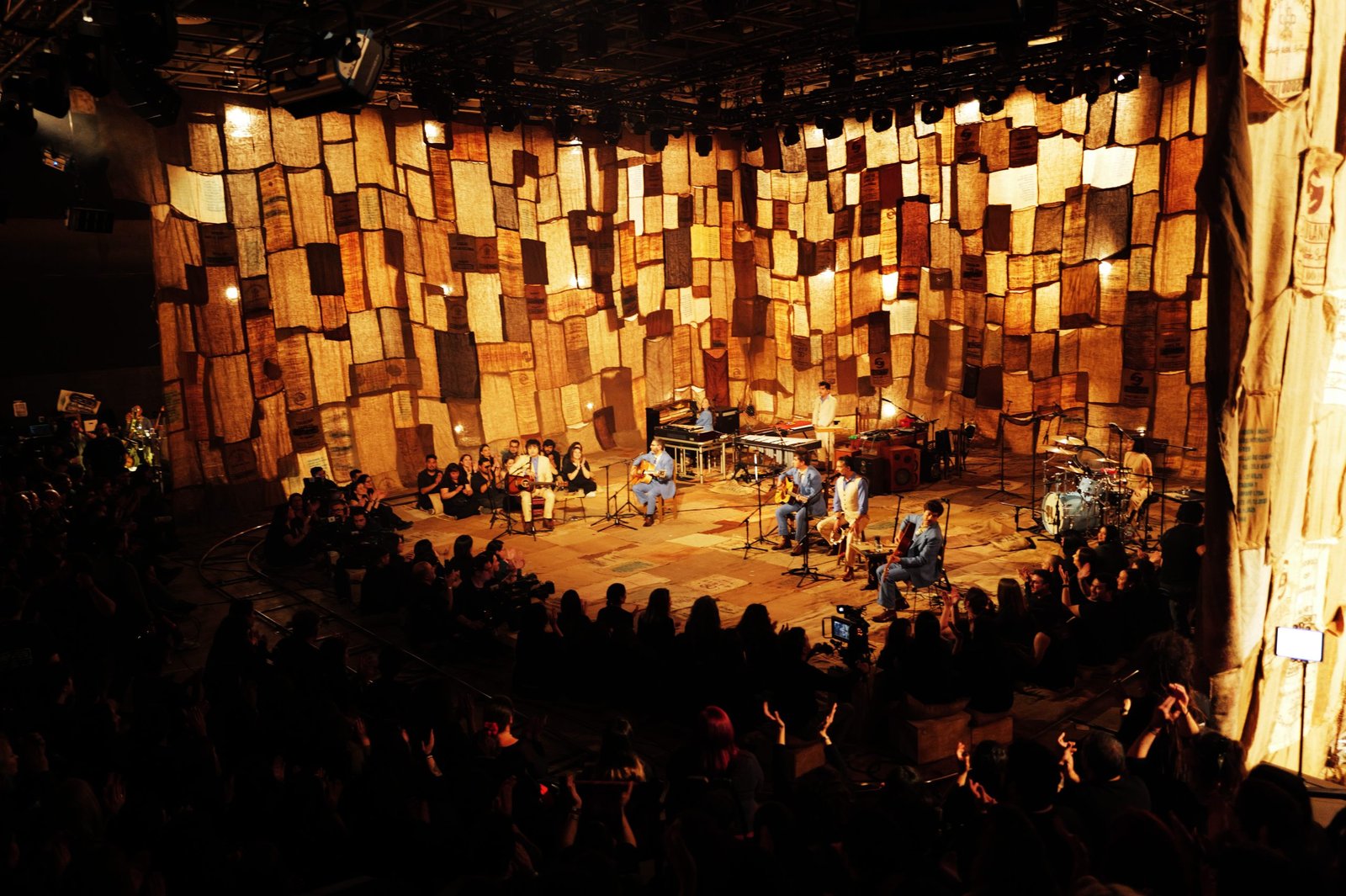 Vive una experiencia íntima con Los Bunkers: MTV Unplugged, un icónico ...